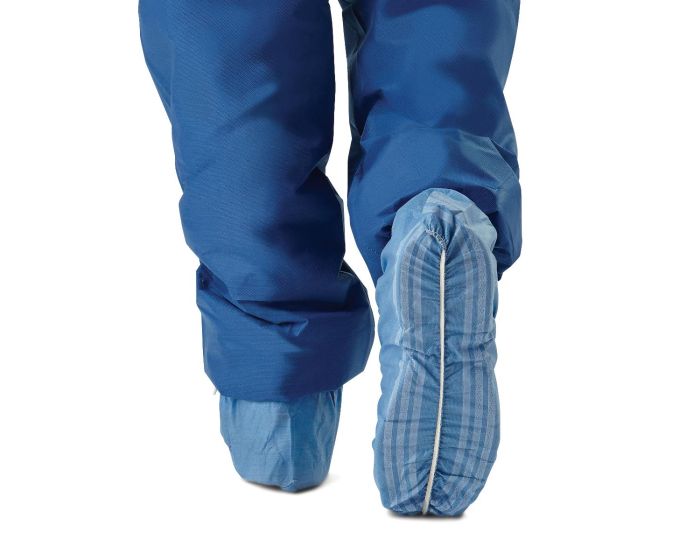 Medline Shoe Covers with Non-Skid Stripes Multi-Layer Blue R/L 100Ct